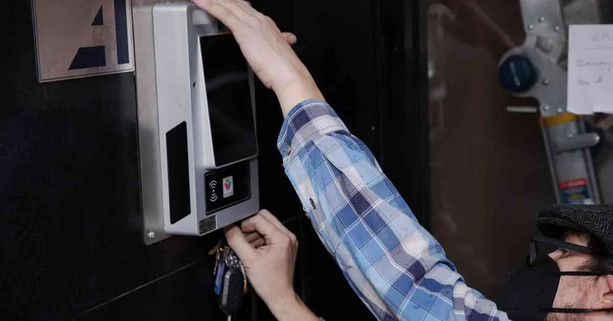 Implementing Window Functions in Incremental dbt Models