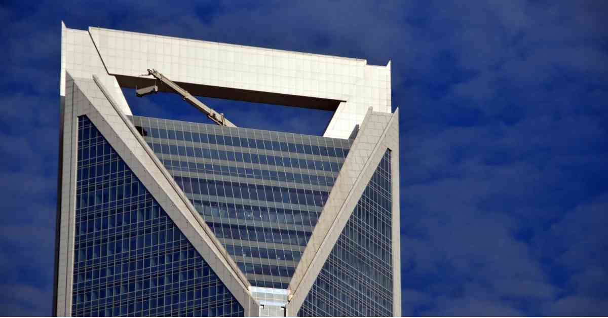 What is Smart Building Technology? 5 Examples & Solutions Guide