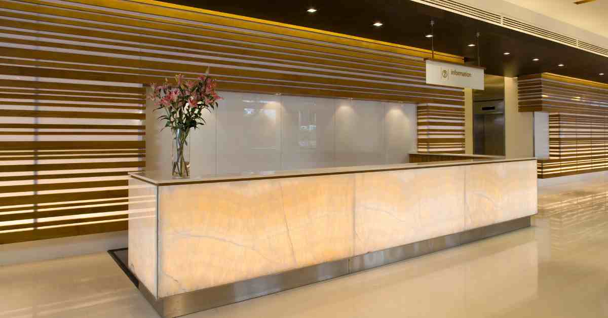 Apartment Reception: Should You Hire A Front Desk Attendee?