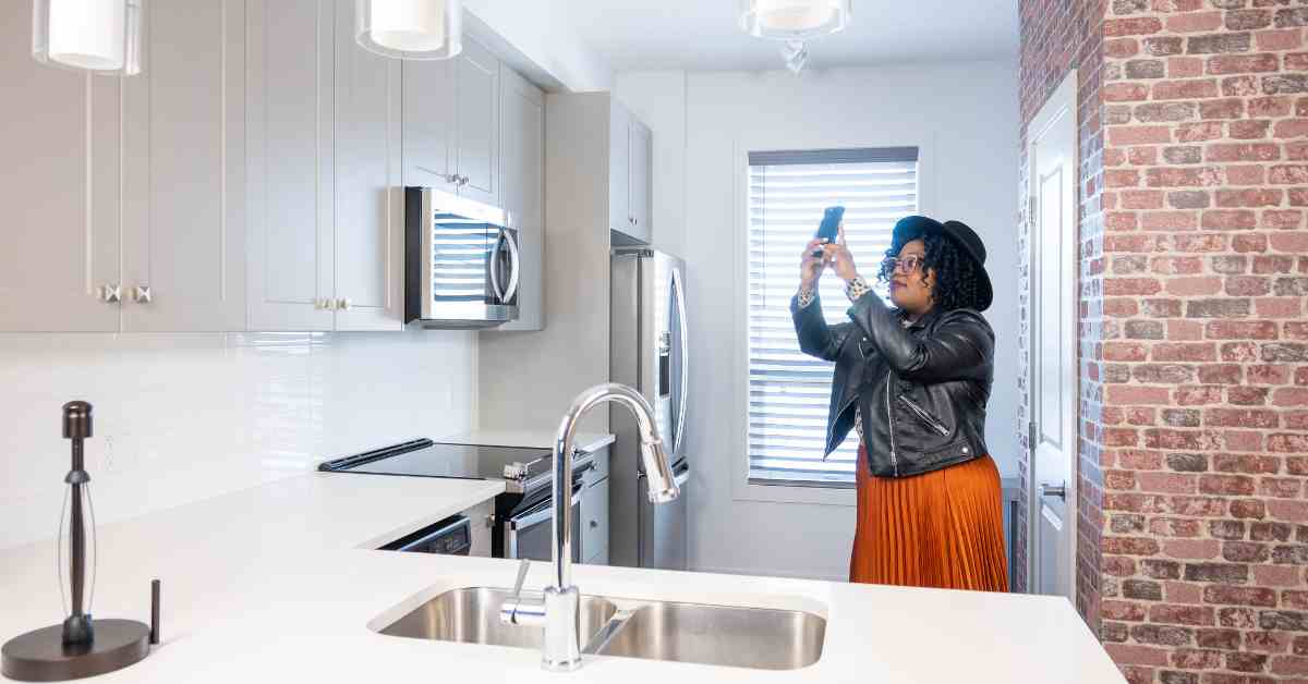 Modernizing Property Visits with Self-Guided Smart Tours